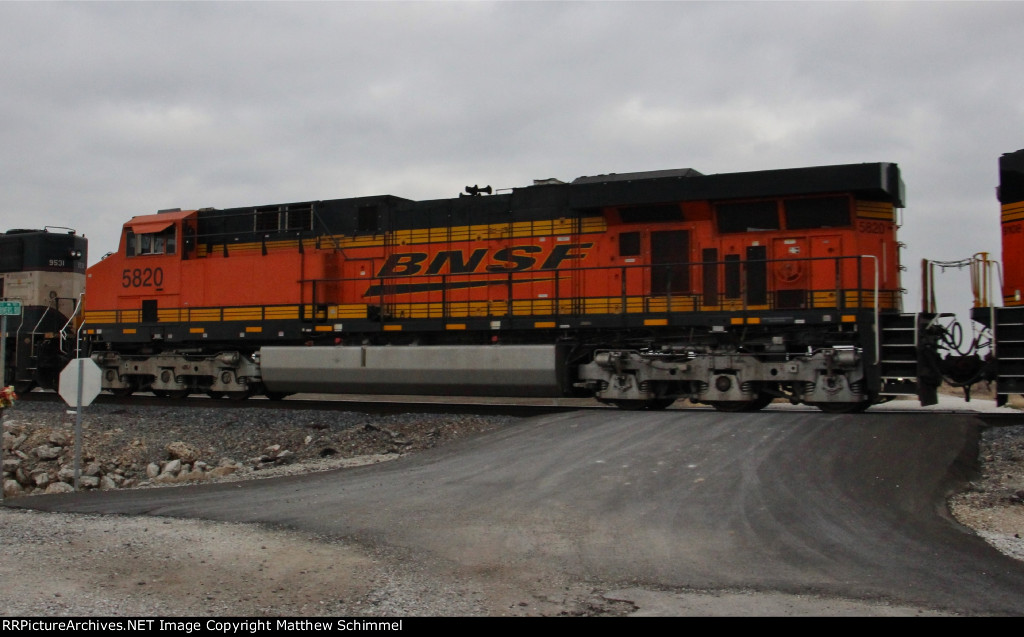 BNSF 5820